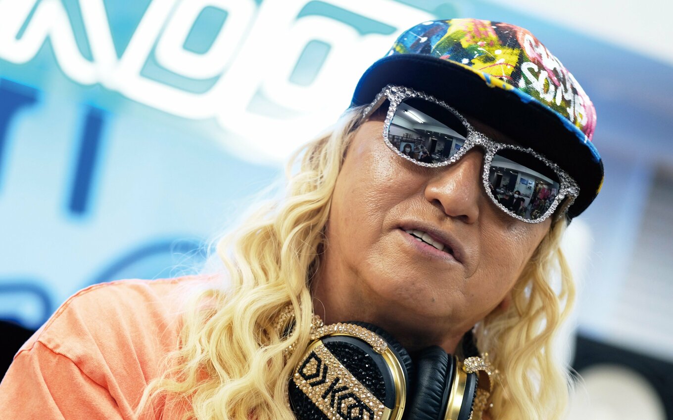 DJ KOO「小室哲哉さんの言葉をきっかけに考えるようになった」魅せるDJの仕事とは？｜概要｜インタビューサイト 双葉社 THE CHANGE