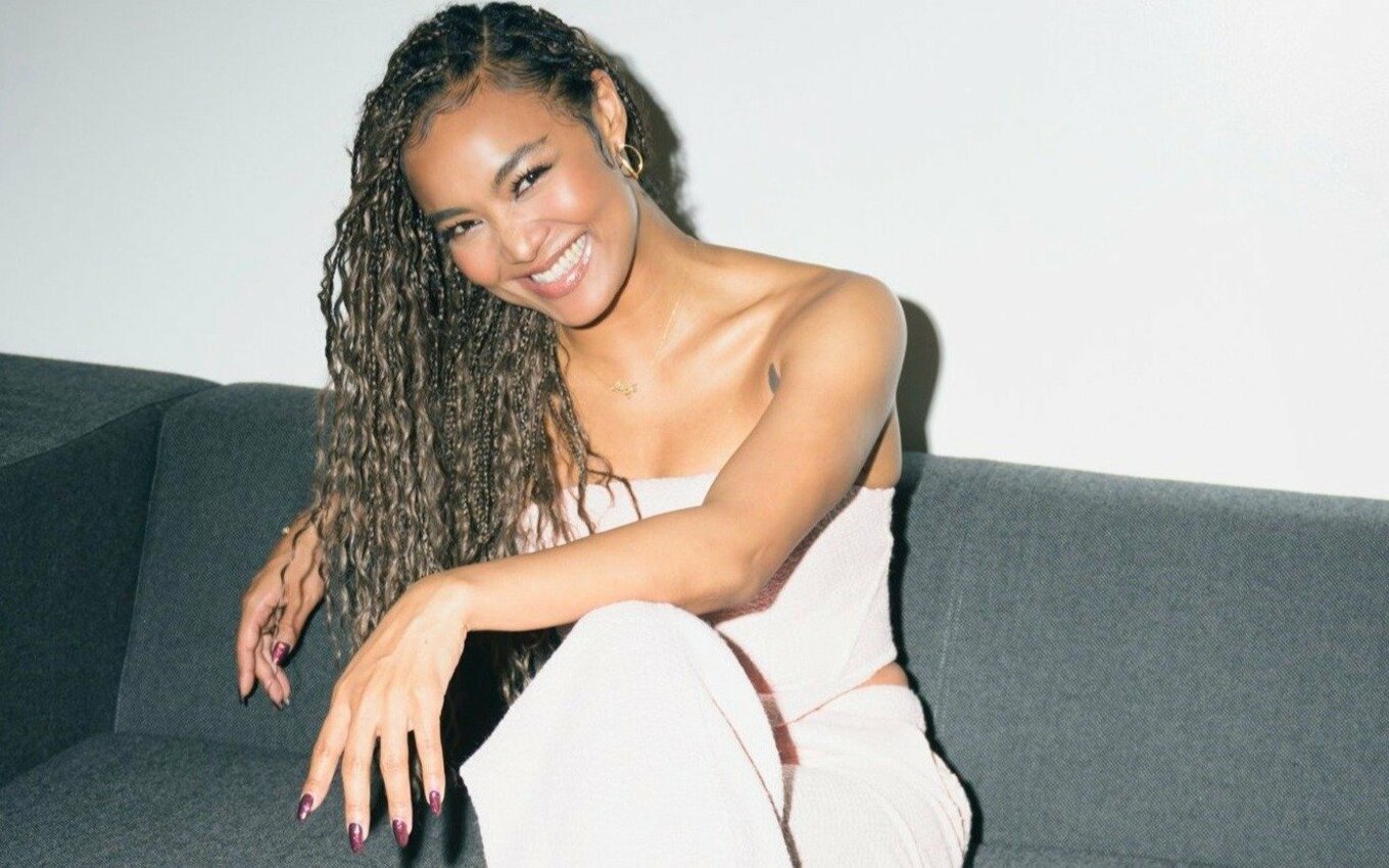 Crystal Kay「周りの子と比べてなんか、いやだなって」アイデンティティに悩んだ過去乗り越え、“パイオニア”として奏でる希望の道｜概要 ...