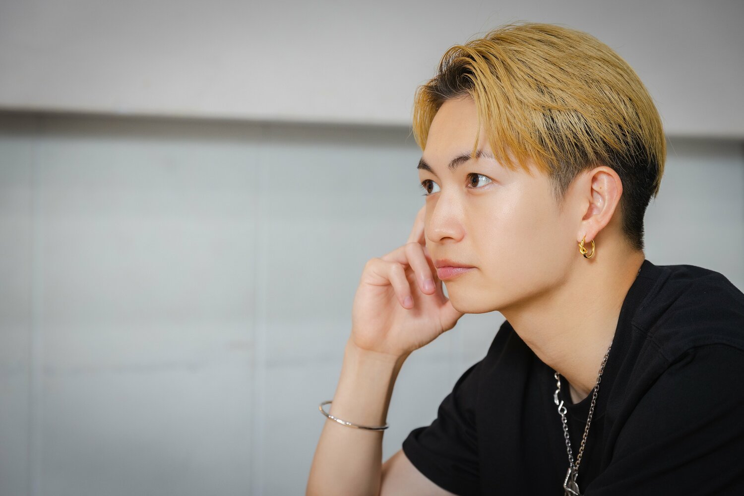 (3ページ目) 「芸能界に染まりきりたくない」超話題俳優・綱啓永“引っ込み思案だった”自身を変えた存在と今だから言える『8LOOM』への熱い思い｜オリジナル｜インタビューサイト 双葉社 THE ...